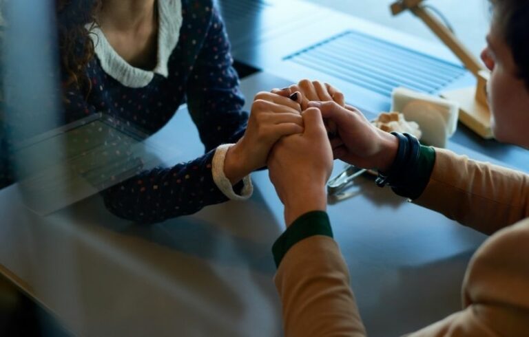 Touch Deprivation And What It Means For The Elderly - Custodia Home ...